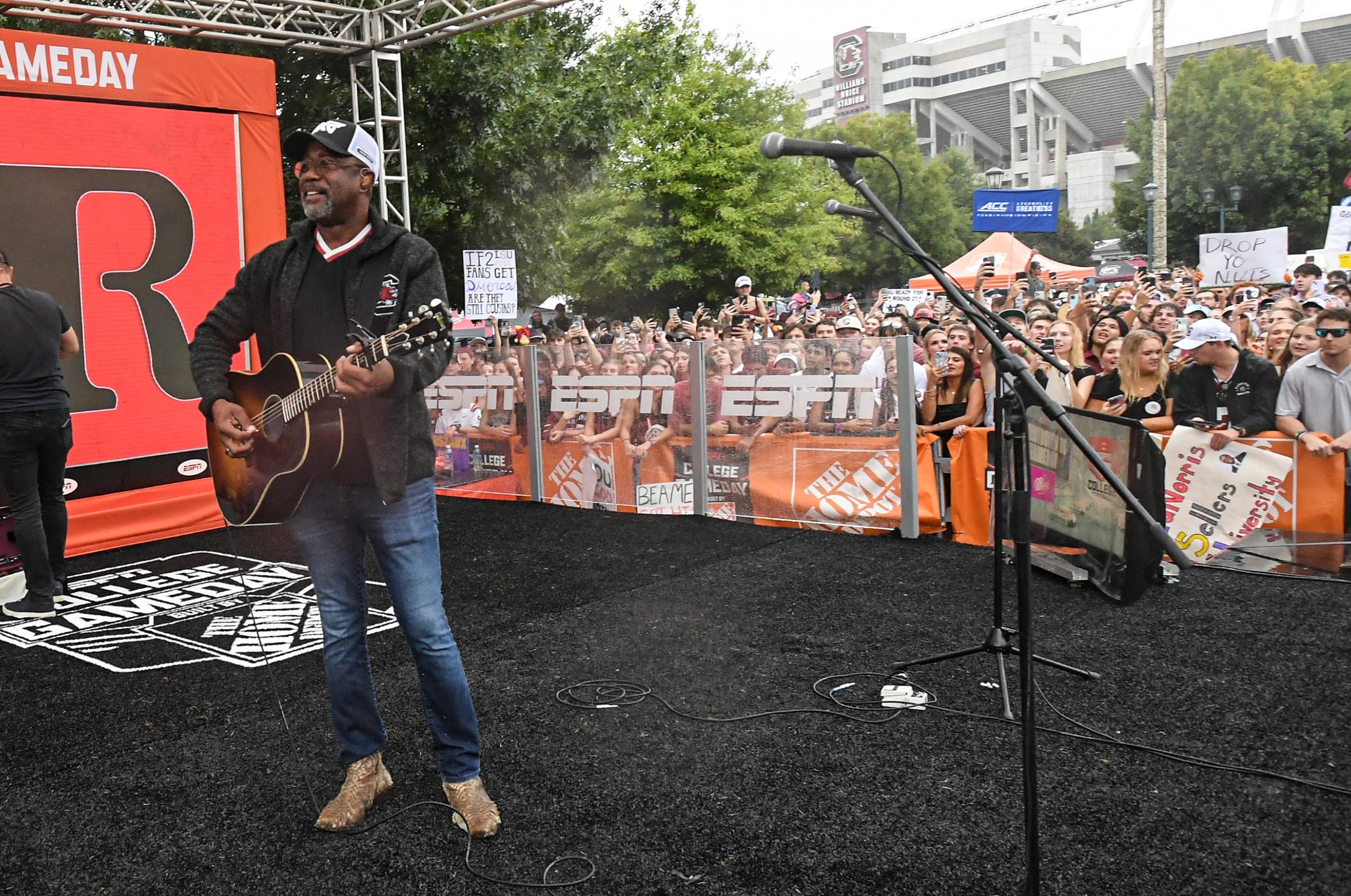 WATCH: South Carolina Native Darius Rucker Brings Down The House Ahead ...