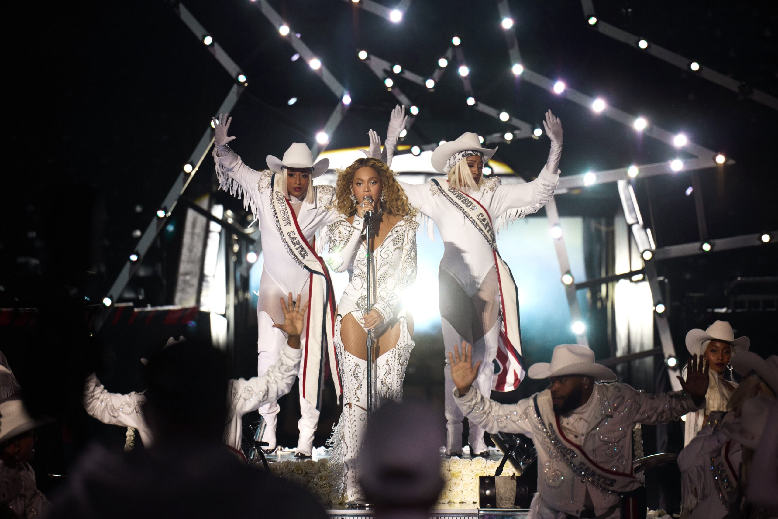 Beyoncé’s Mom Rips Critics Of Bey's Halftime Performance: 'You Cannot ...