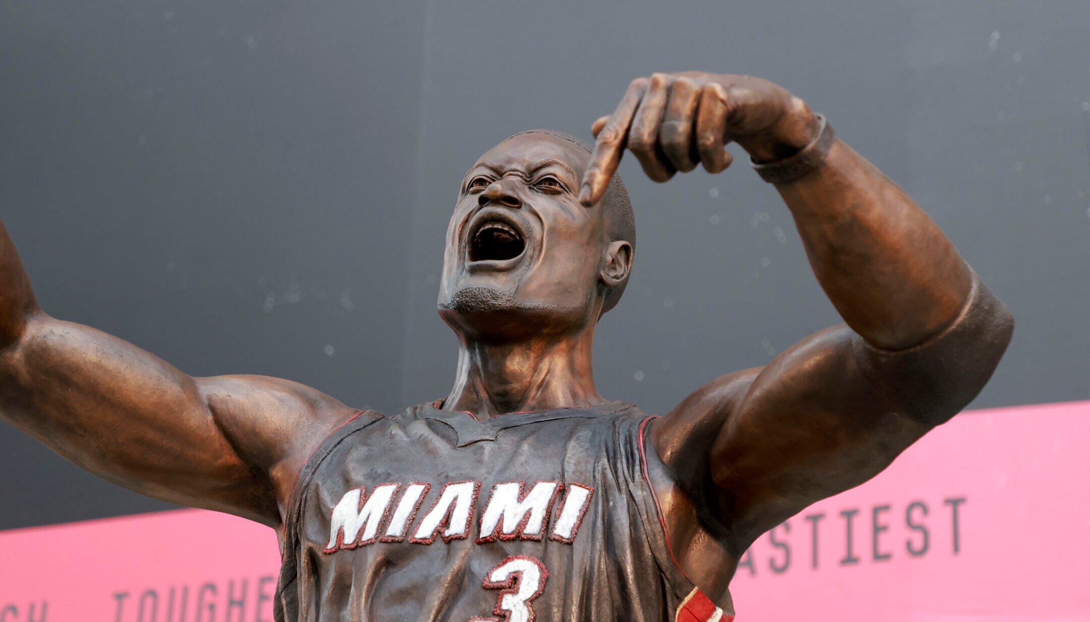 Derrick Rose Begs The Bulls Not To Give Him A Statue After Dwyane Wade ...